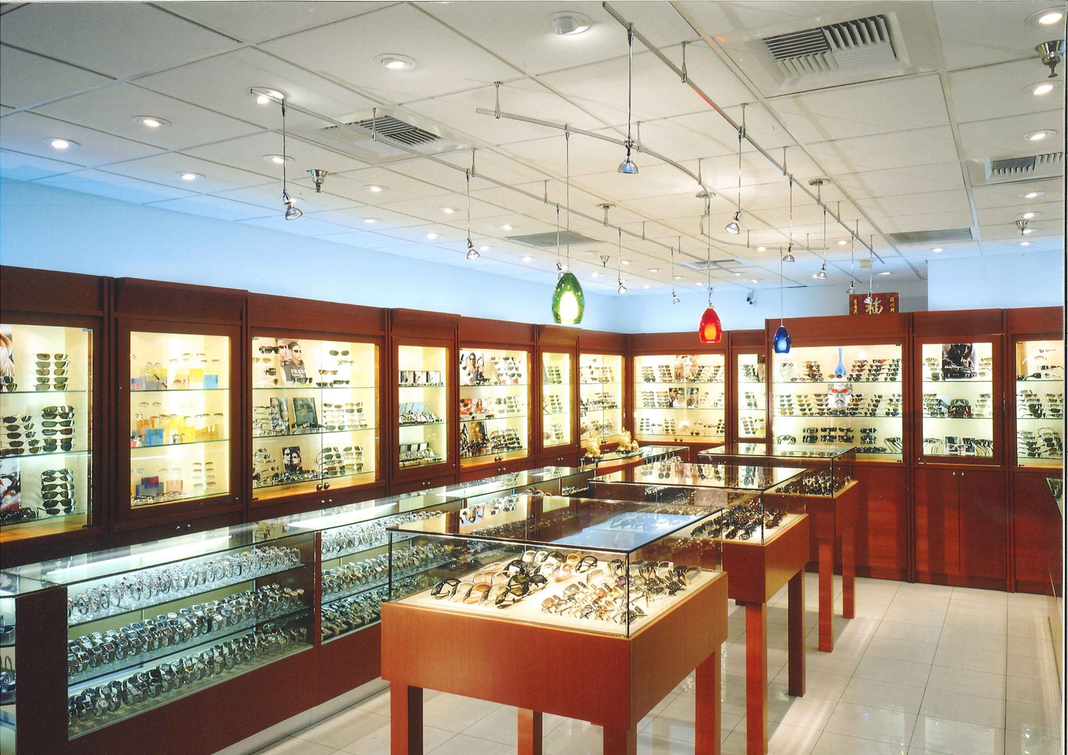 Showcase Hardware & Lighting Solutions | Showcase Components