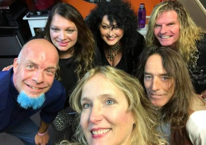 home [www.kickitoutband.com]