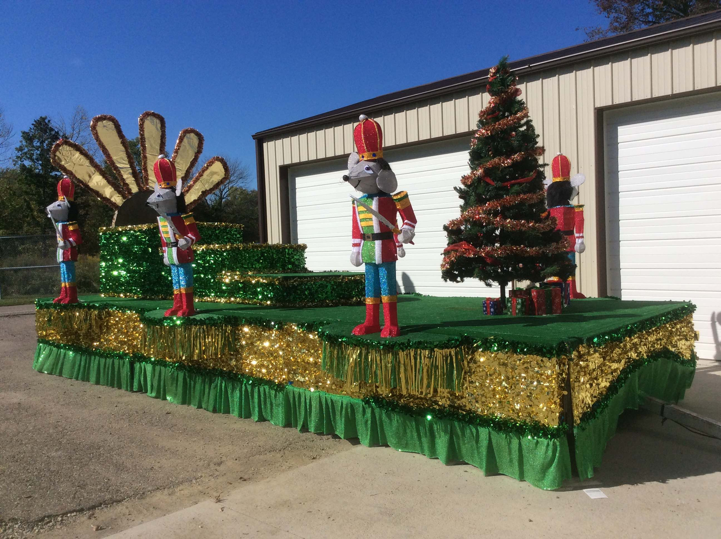 Creative Floats - Parade Floats, Parade Float Builder, Parade Float Ideas