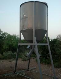 The Hammer Feeding System - timed protein feeders