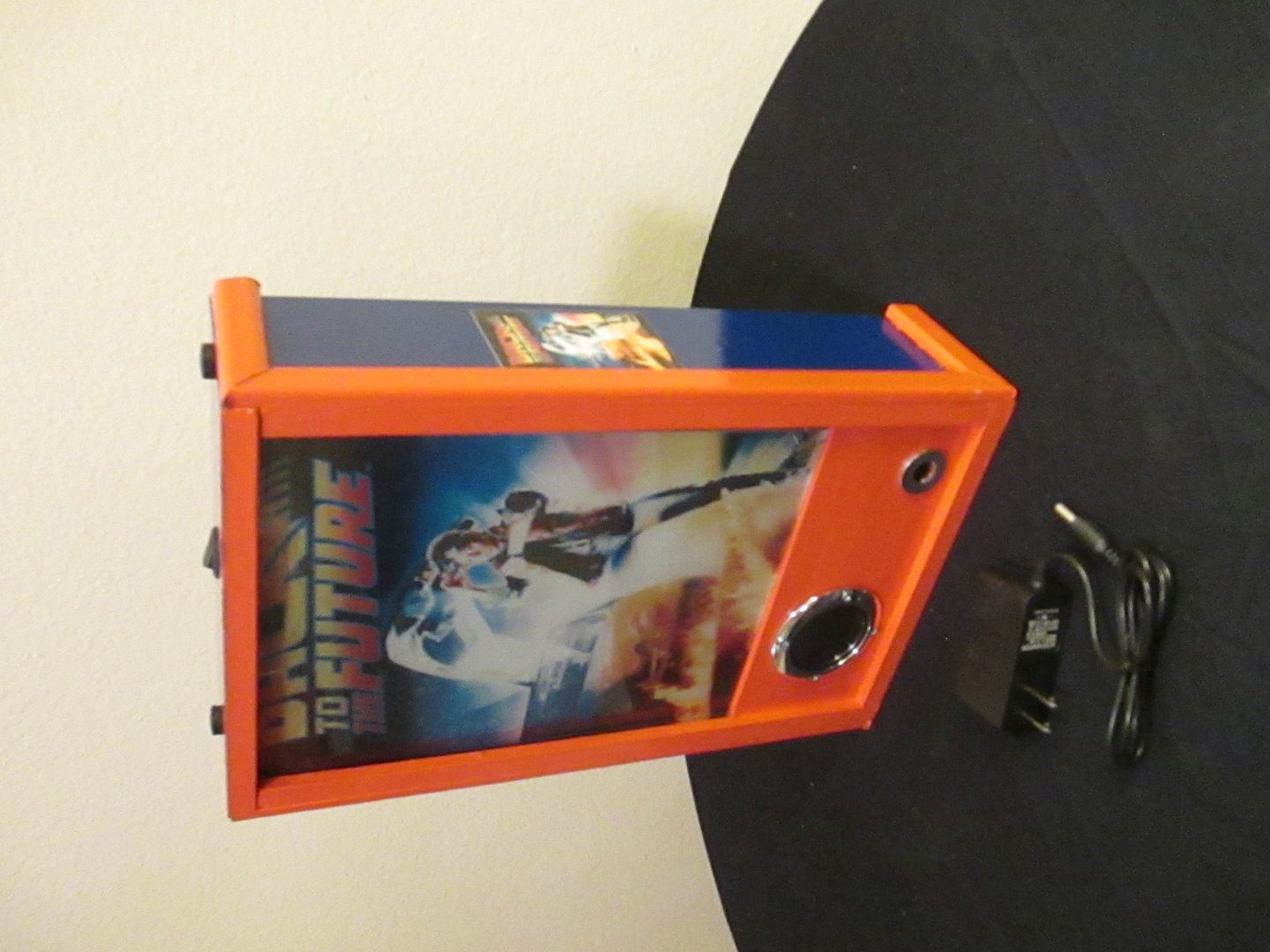 Small unique animatronics and amusement machines