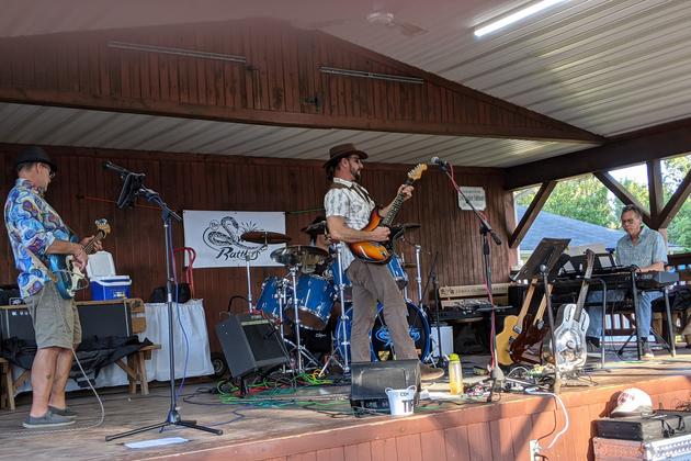 Home [www.swamprattlers.com]