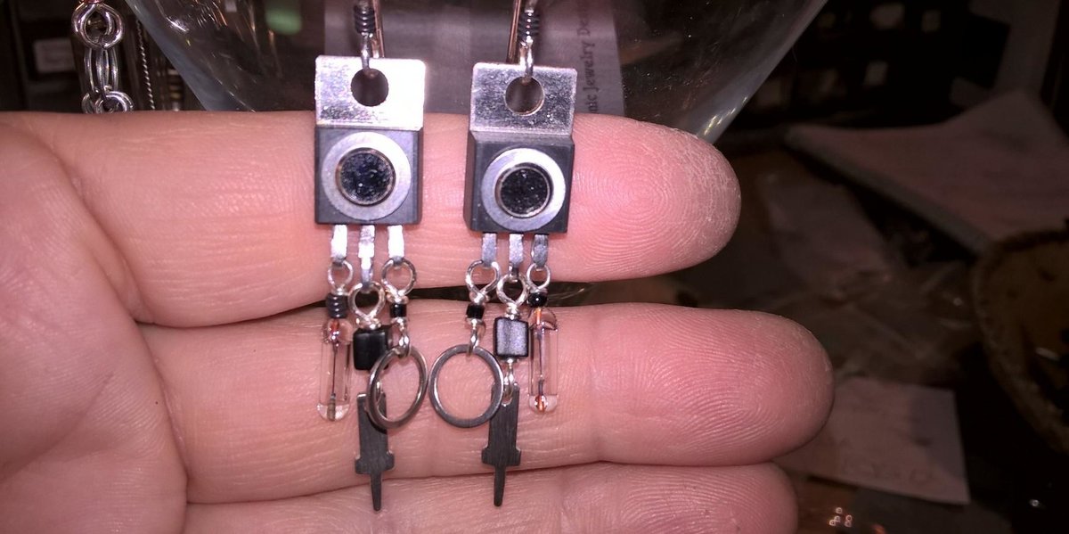 Transistor Sister: Unique Electronic Jewelry Designs Handmade