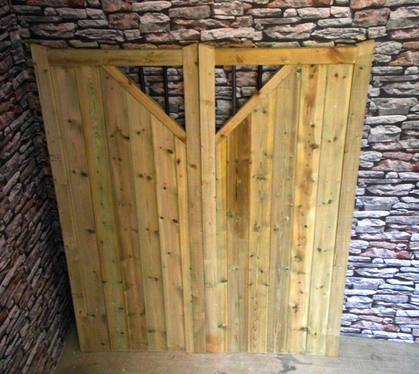 Metal Triangle top Driveway Gates | Smileswoodcraft Ltd