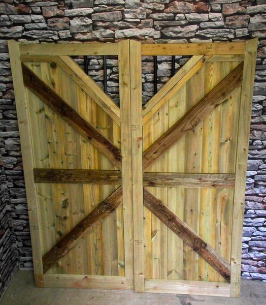 Metal Triangle top Driveway Gates | Smileswoodcraft Ltd